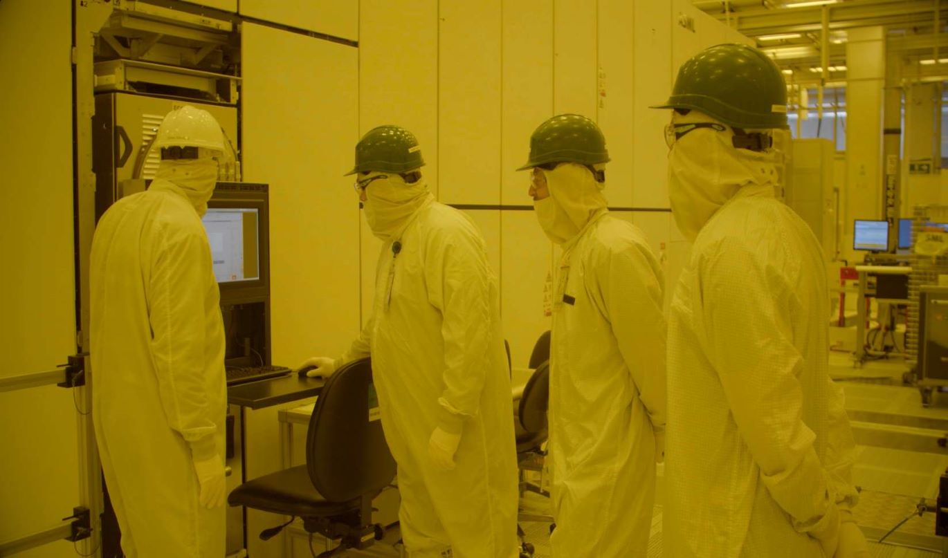 Intel Makes Milestone in First EUV Light in Europe | AEI