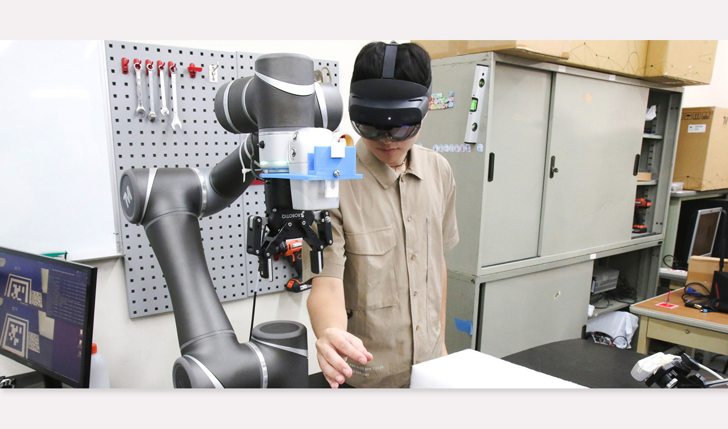 Techman Robot Shows Robotic Innovations Using Mixed Reality | AEI
