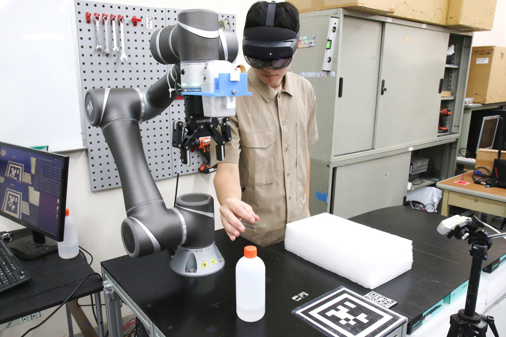 Techman Robot Shows Robotic Innovations Using Mixed Reality | AEI